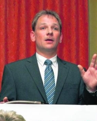 Jürgen Hoffmann steht den Bürgerinnen und Bürgern Rede und Antwort ...
